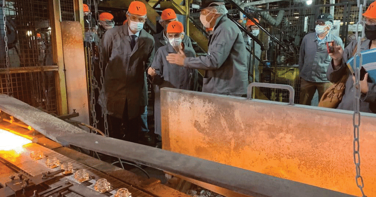 Minister for Industry visits two French glassmaking plants